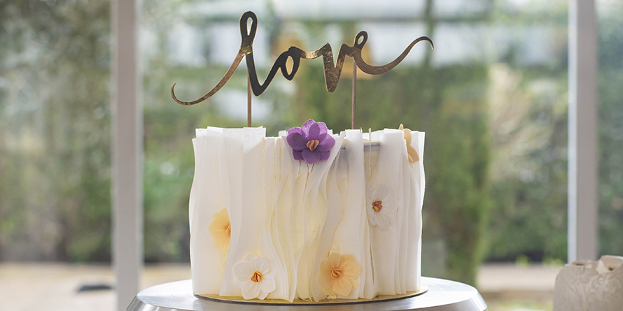 Tarta Tres Leches Decorada con Obleas y Flores ️- My Karamelli